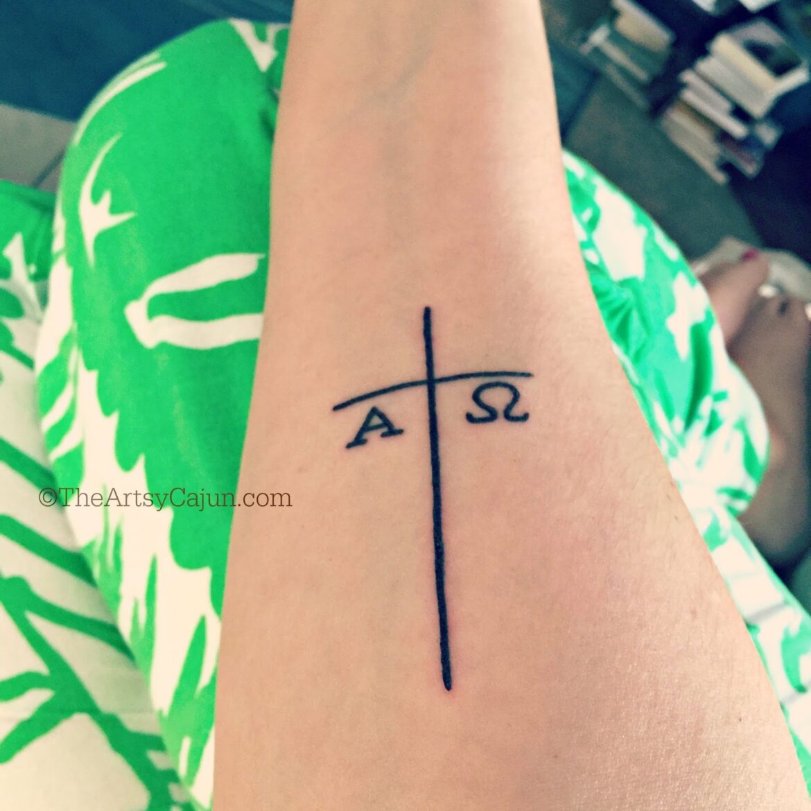 Significado de Tatuagem de Omega (letra grega) - BlendUp Significados ...